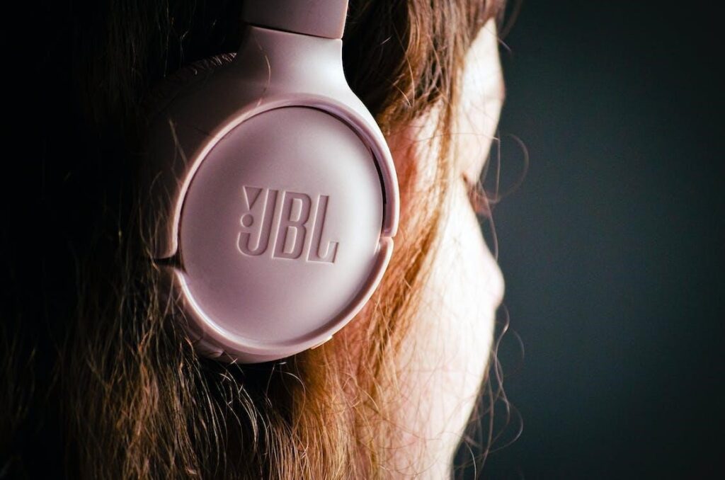 A Comprehensive Exploration of the Wireless Earphone Revolution - Techzle